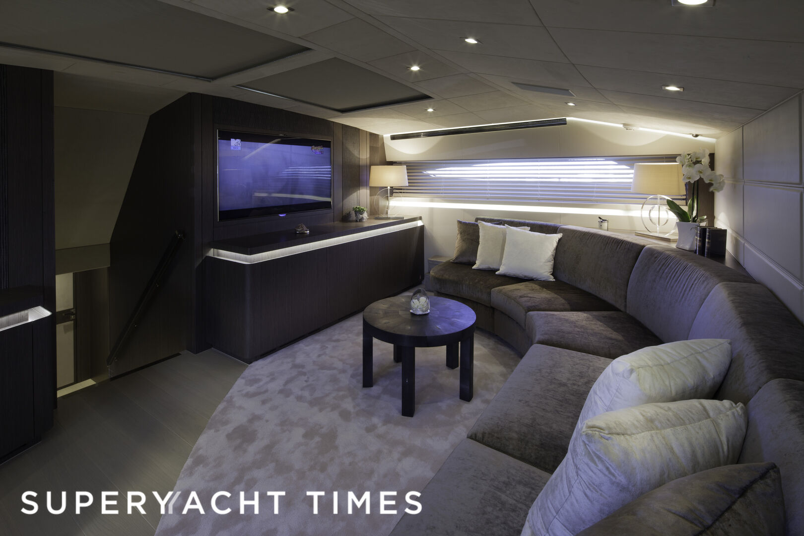 35m Pershing motor yacht Bellamor sold