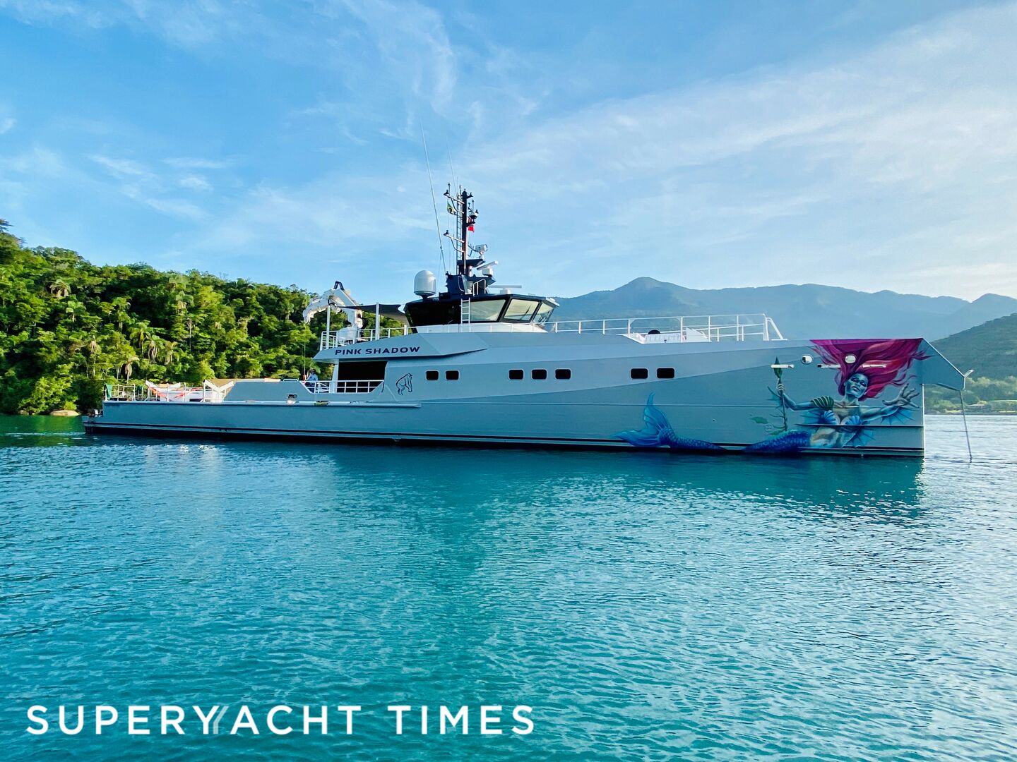 Pink Gin support yacht Pink Shadow delivered