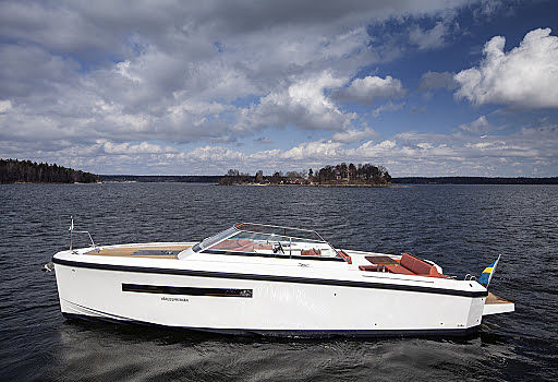 Delta 33 Open Tender | 10m Delta Powerboats Ltd | Superyacht Times