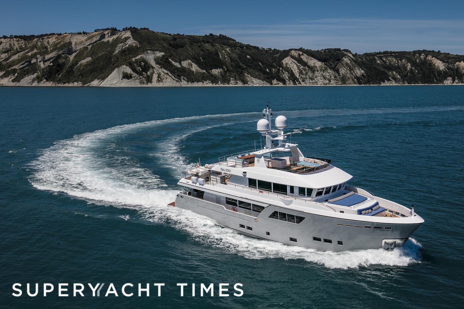 Darwin 102 explorer yacht Hvalross sold