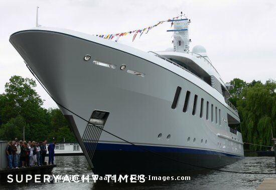 Exclusive: Feadship Van Lent launches Space, the first F45 Vantage