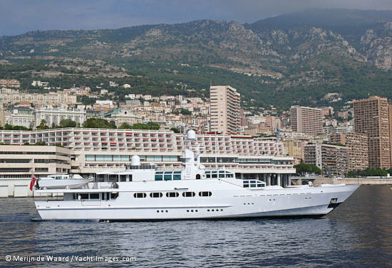 Feadship’s Lionwind leaving Monaco