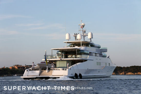 Superyacht Enigma docking in Porto Cervo