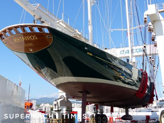 Video of the lifting of the 66.7m Hetairos