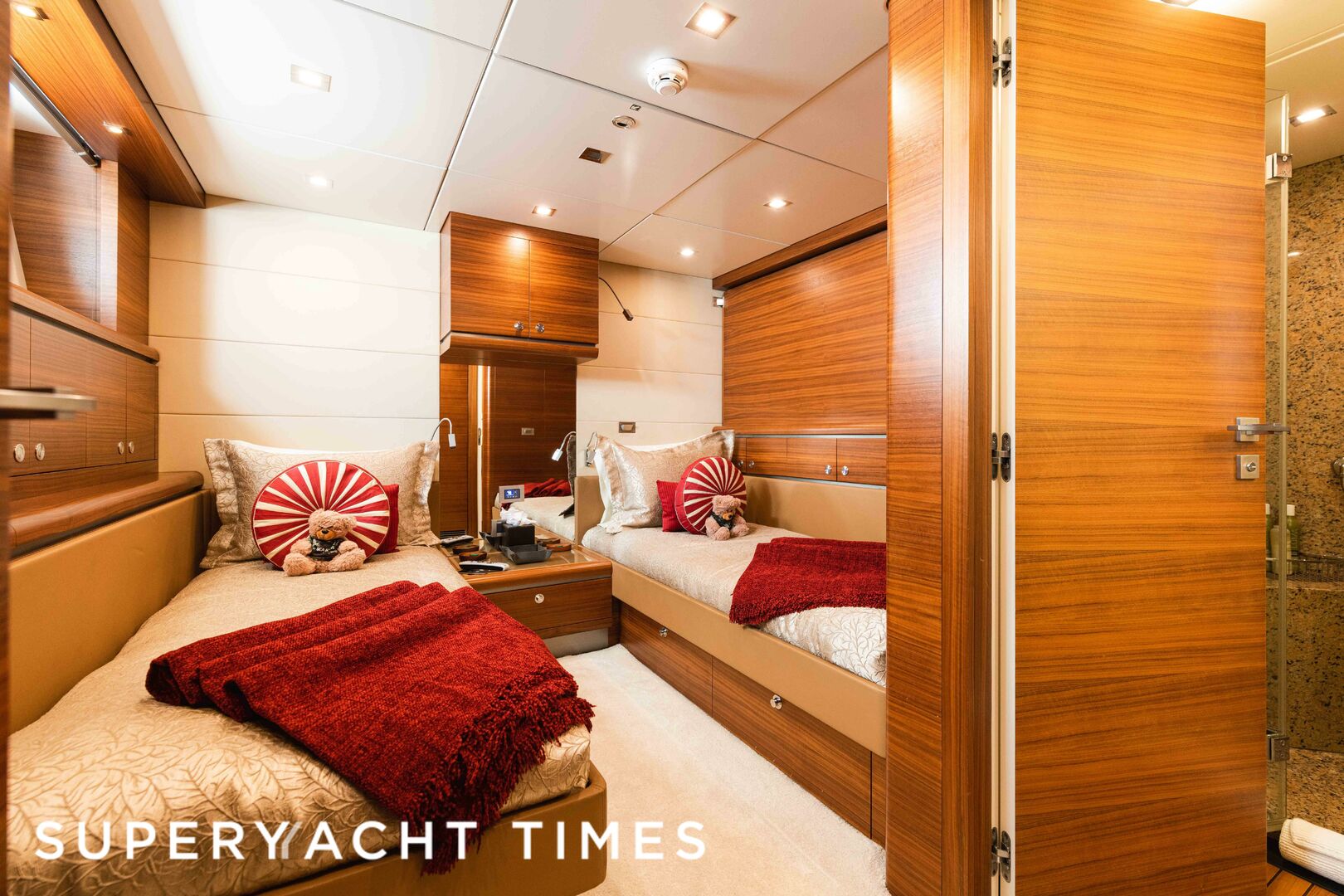 38m Heesen motor yacht Sea Axis for sale
