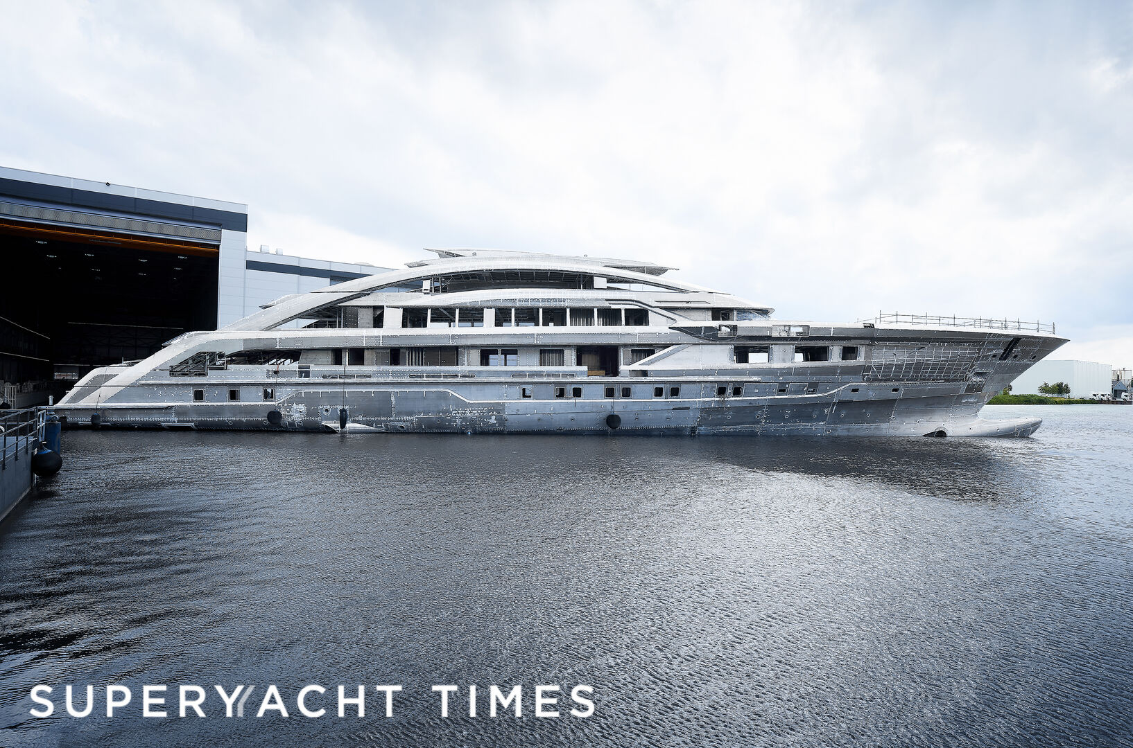Cosmos: Behind the scenes of Heesen's biggest superyacht construction