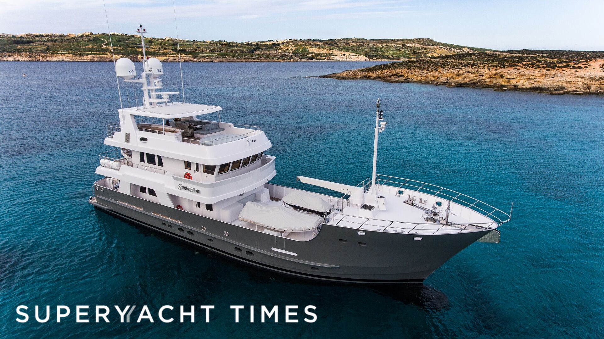 How to refit a yacht to accommodate a submarine