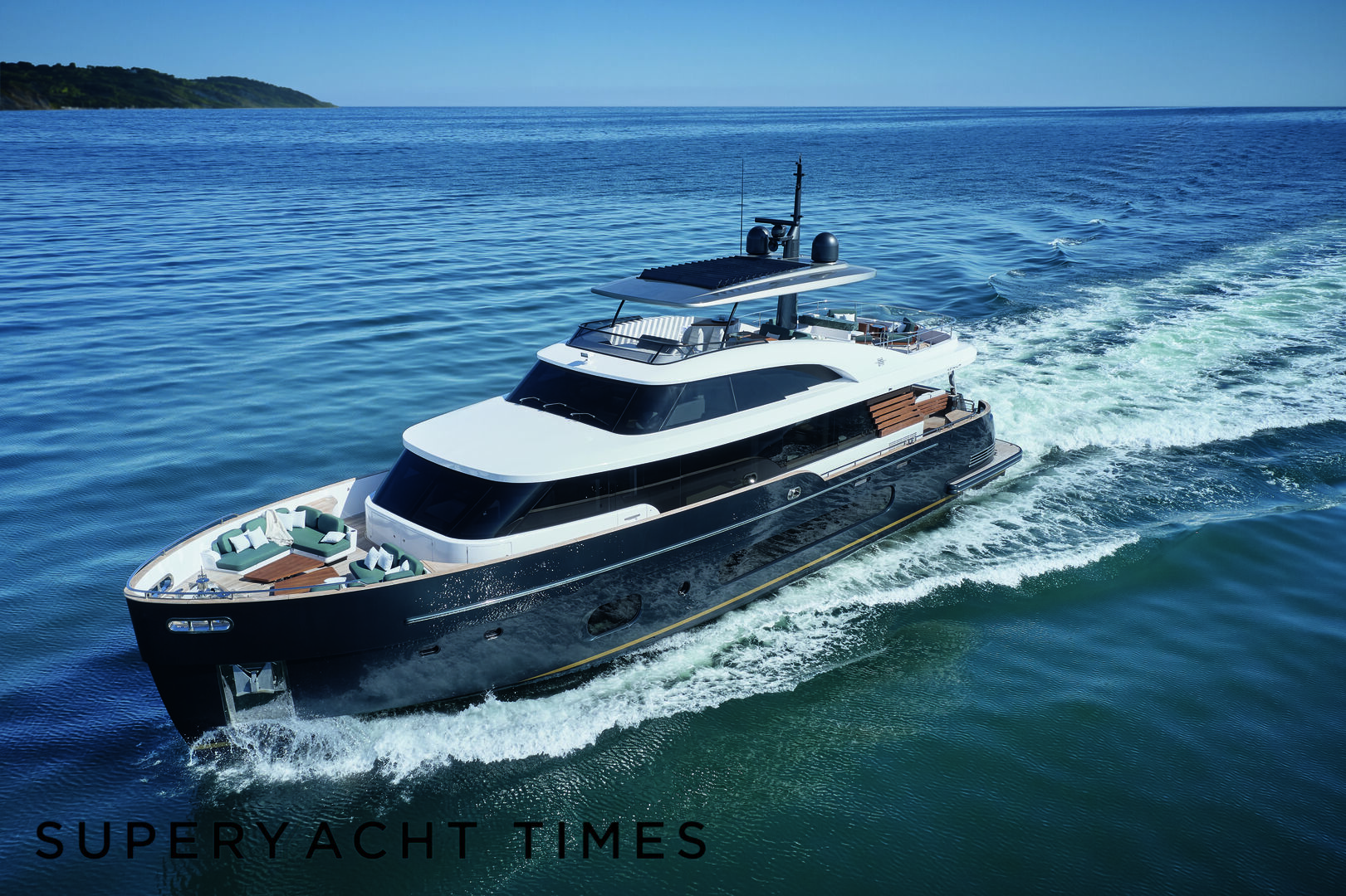 New images of the first high-tech 25m Azimut Magellano 25 Metri
