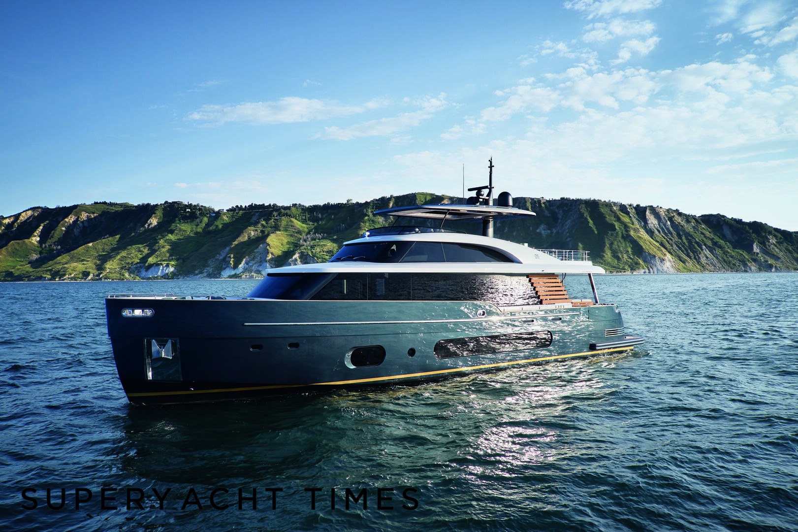 On board the Azimut Magellano 25 Metri