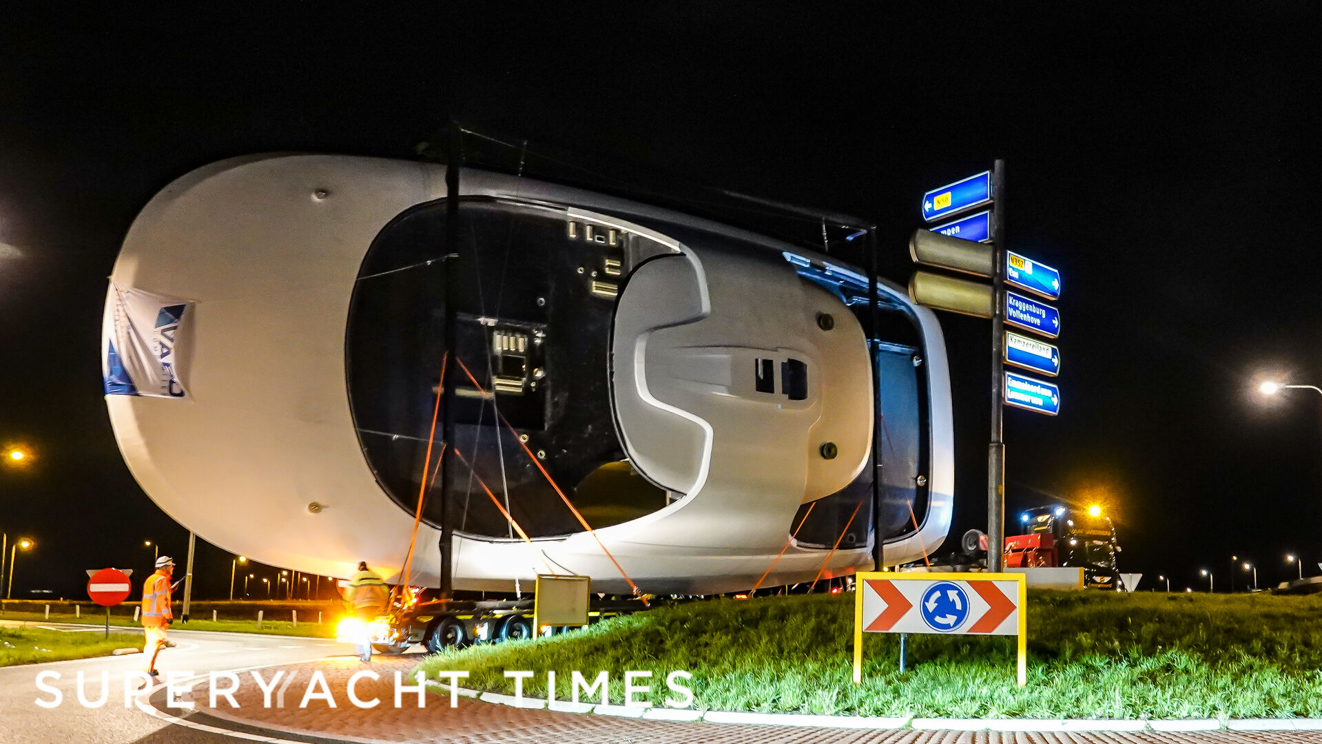 71m Feadship project 820 receives composite sundeck structure