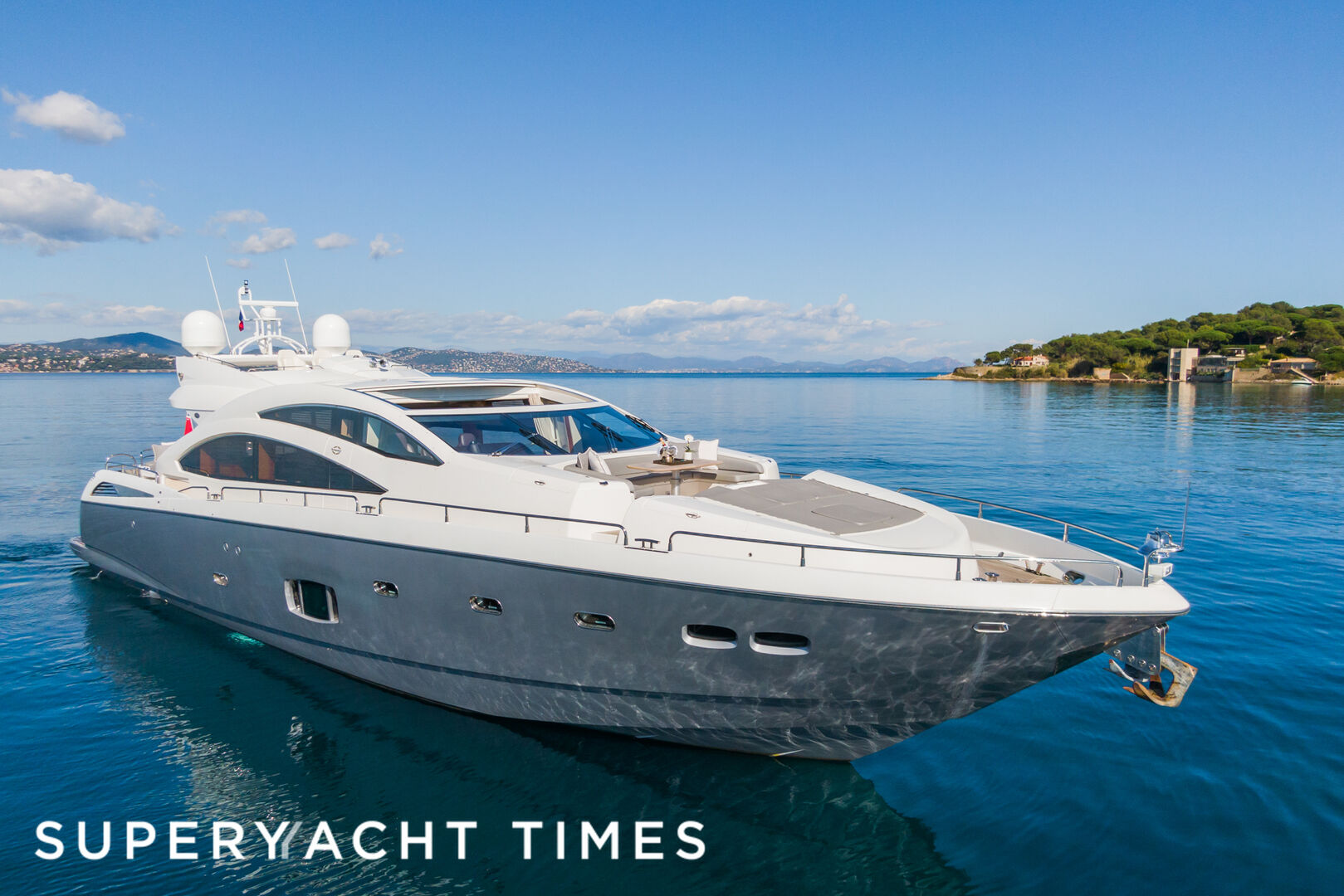 26m Sunseeker motor yacht Ghost on the market