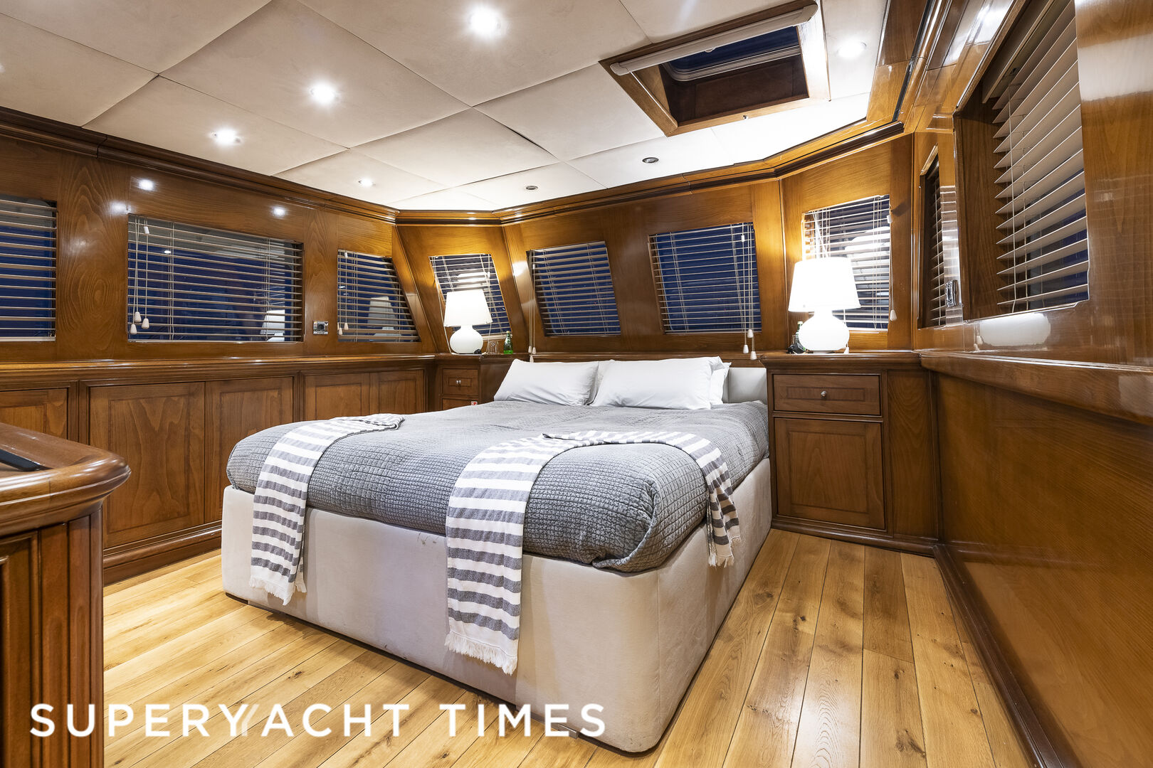 1974 Benetti 24m motor yacht Black Pepper sold