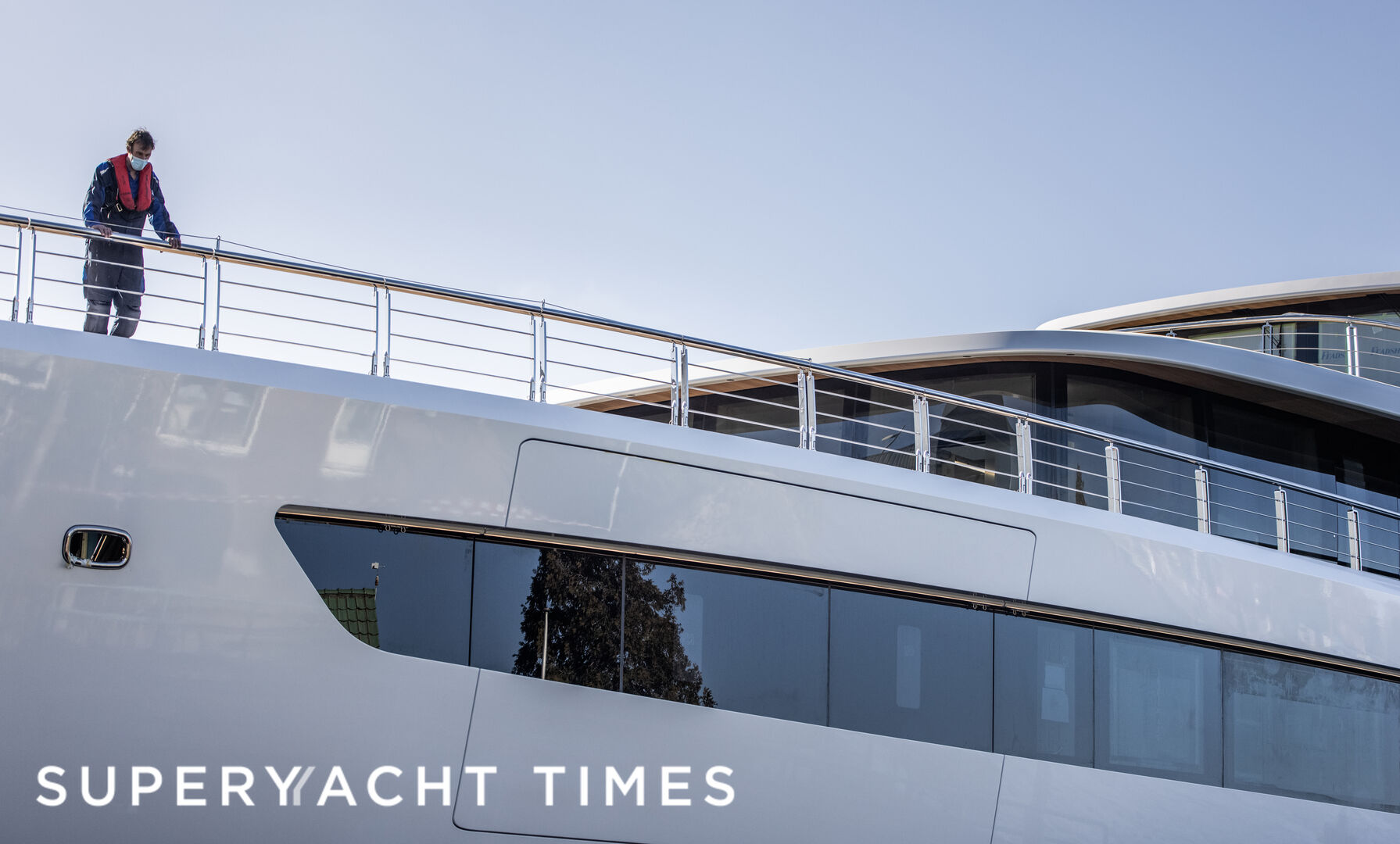 How to choose a topcoating for your superyacht
