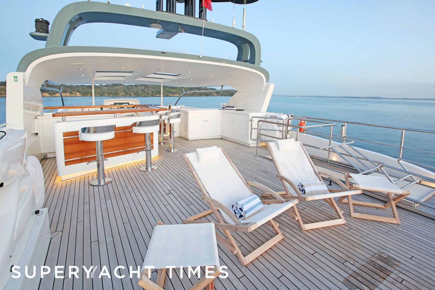 30m yacht Mahalo sold in Auckland