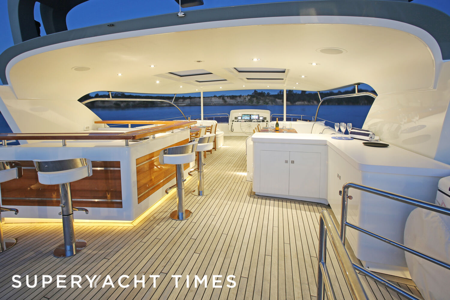 30m yacht Mahalo sold in Auckland