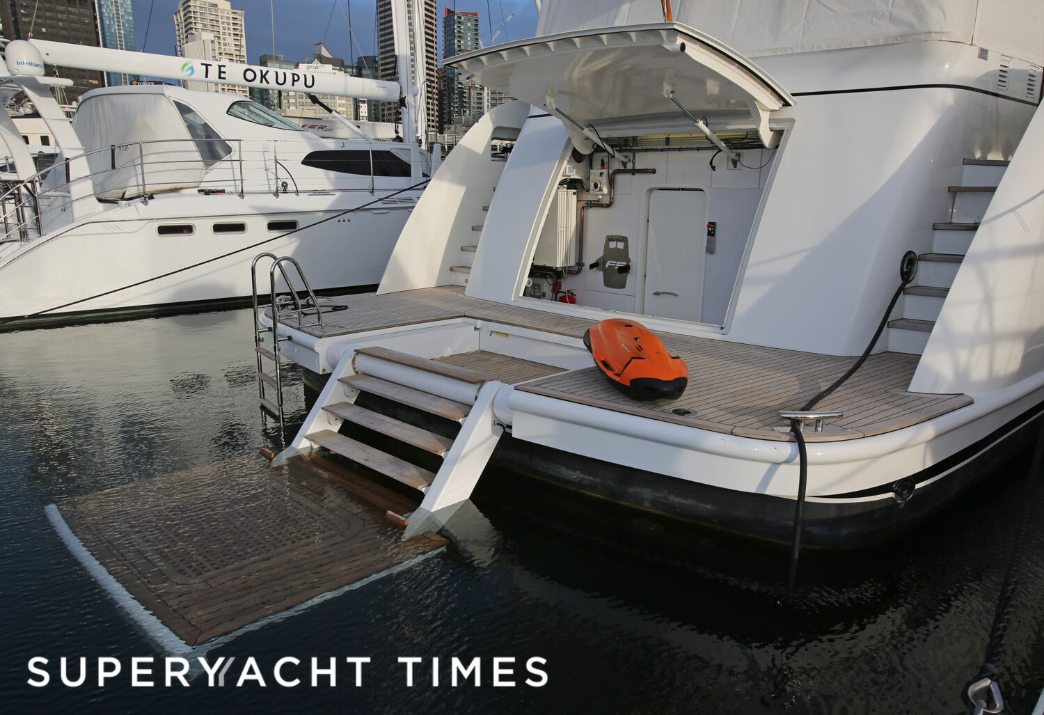 30m yacht Mahalo sold in Auckland