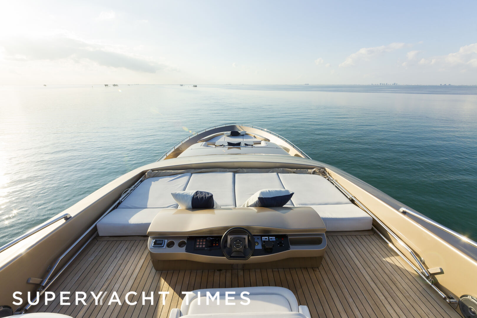 36m yacht Five Waves on the market