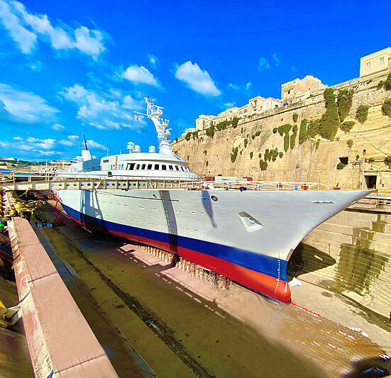 Atlantis II Yacht | 115m Hellenic Shipyards S.A. | Superyacht Times