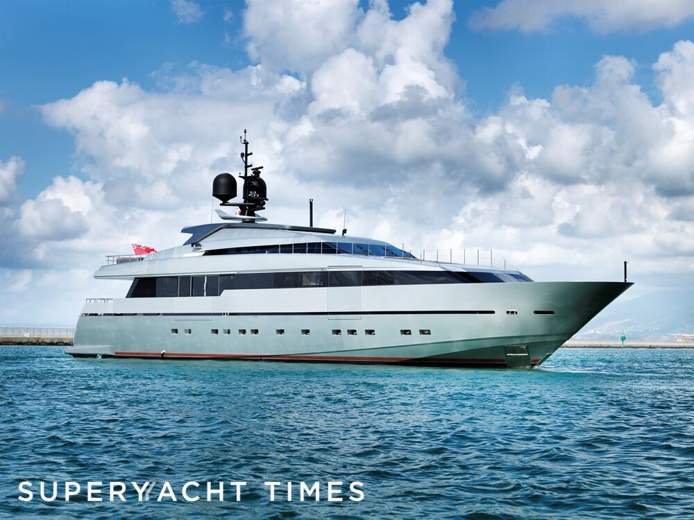 39m Sanlorenzo motor yacht Bliss Easy sold