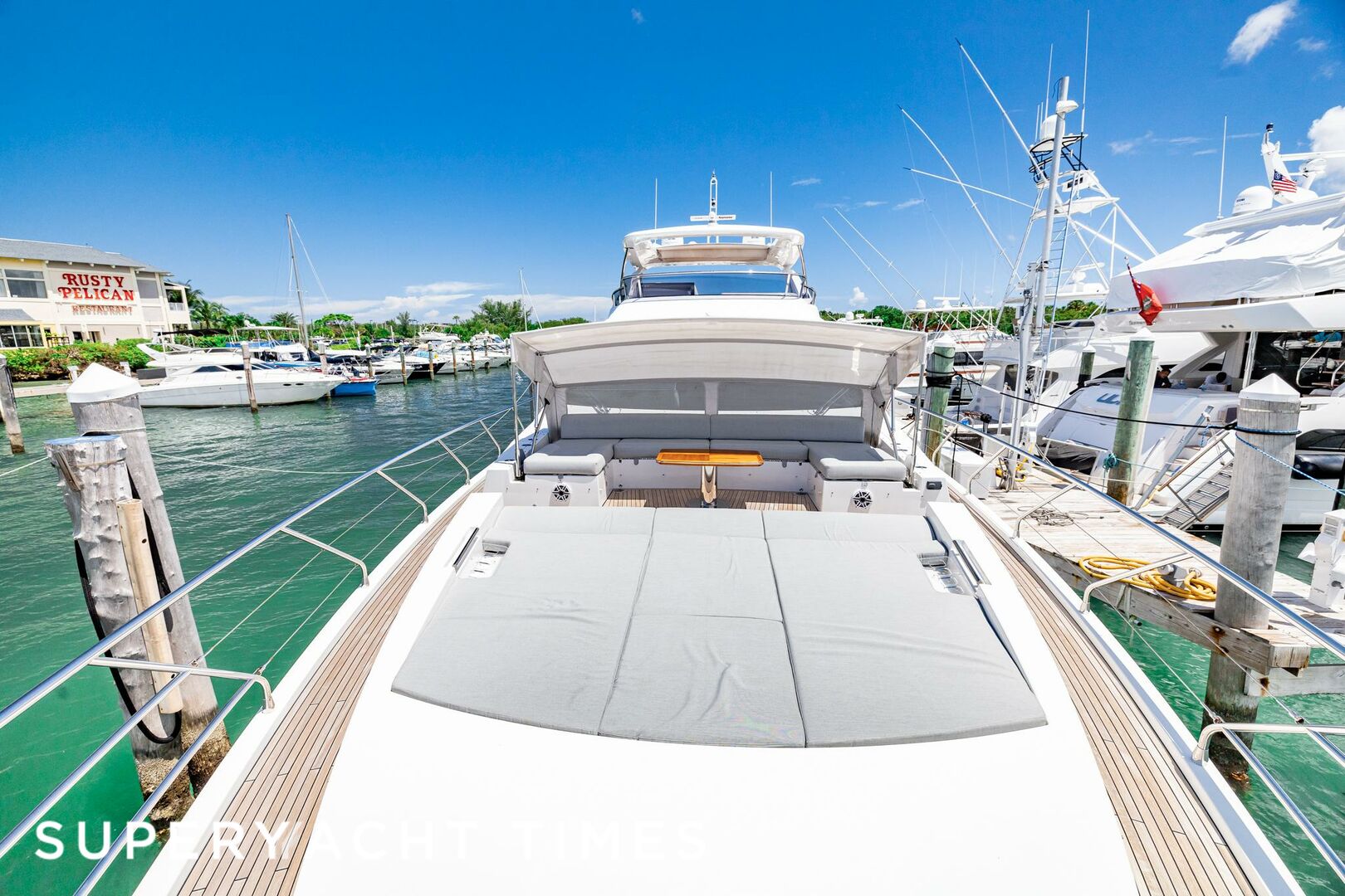 25m Azimut motor yacht Senisa sold