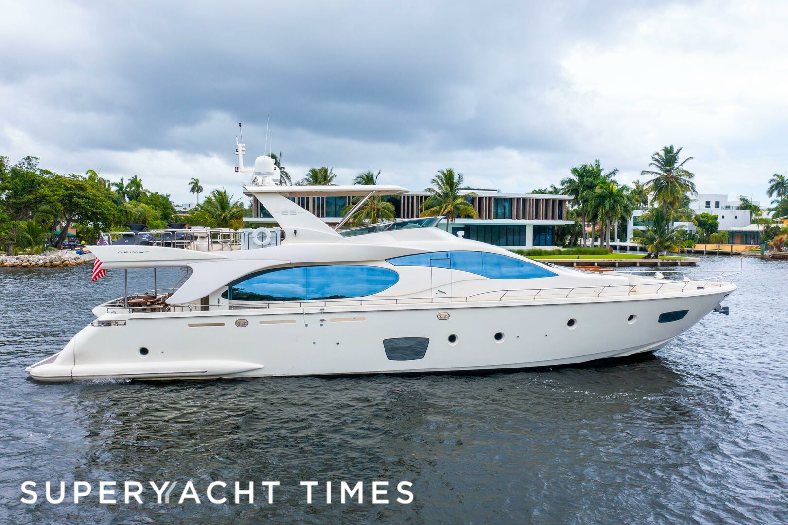 26m Azimut motor yacht Knot Broke sold in-house