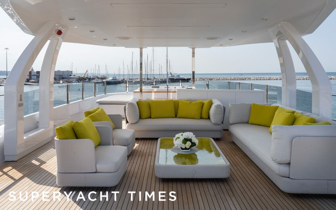 33m yacht Adelia is for sale