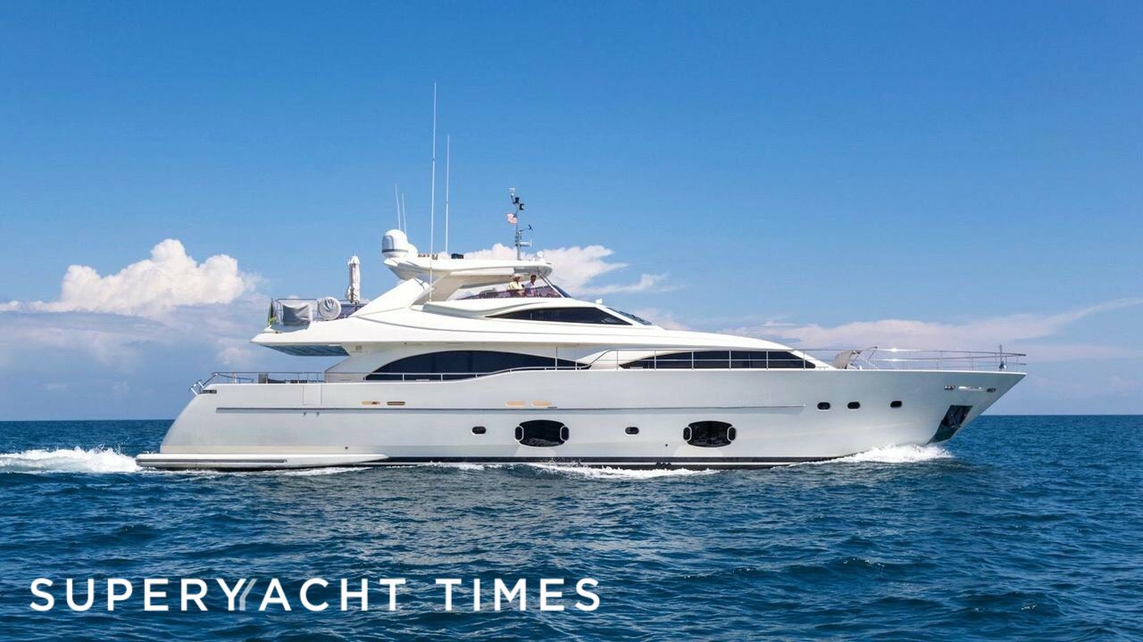 Sold: Custom Line 30m motor yacht Thirteen