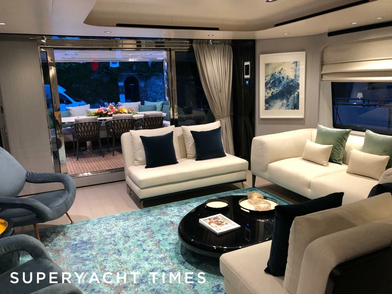 27m Azimut motor yacht Queen Ana is for sale