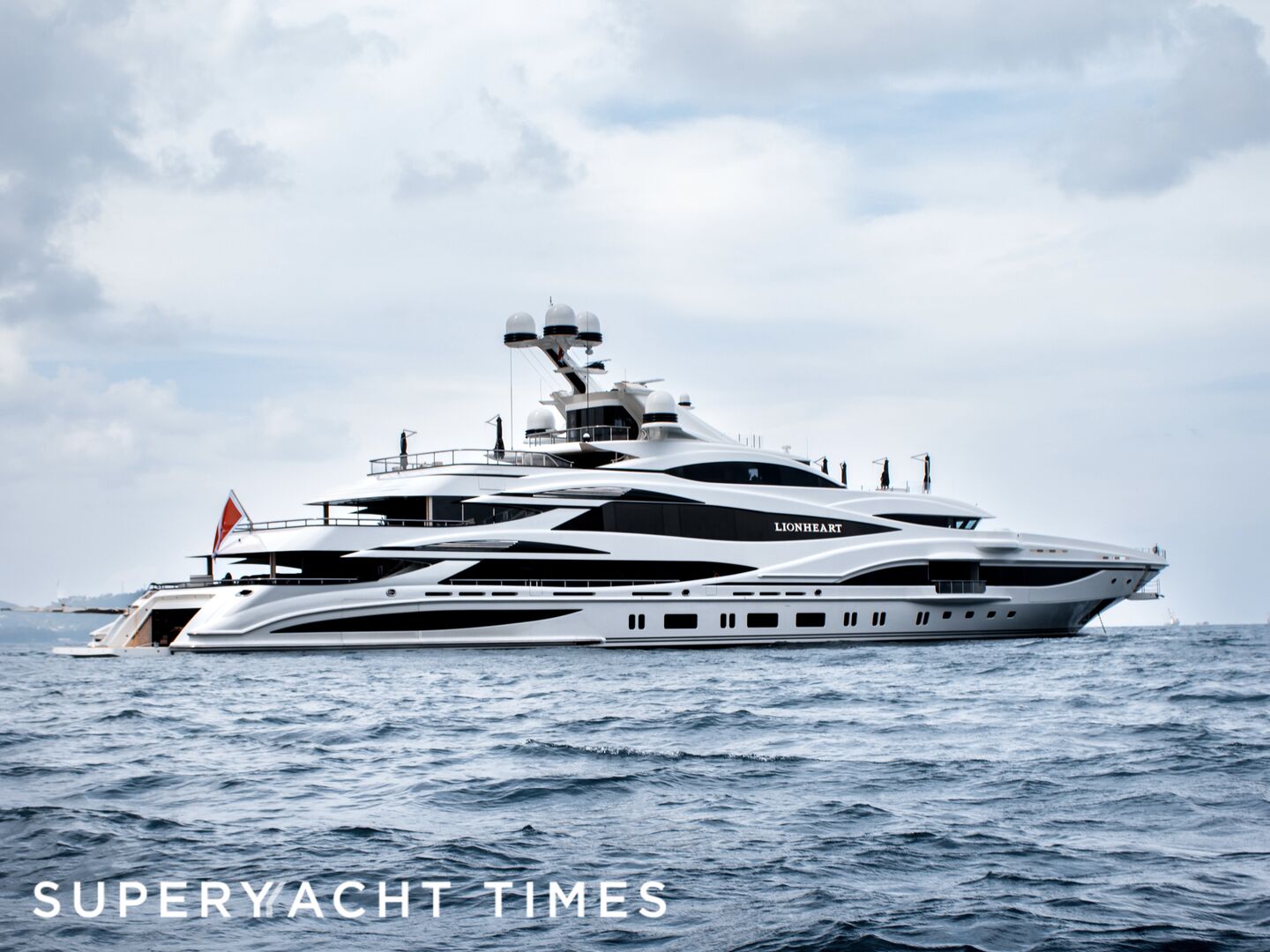90m-superyacht-lionheart-in-the-seychelles
