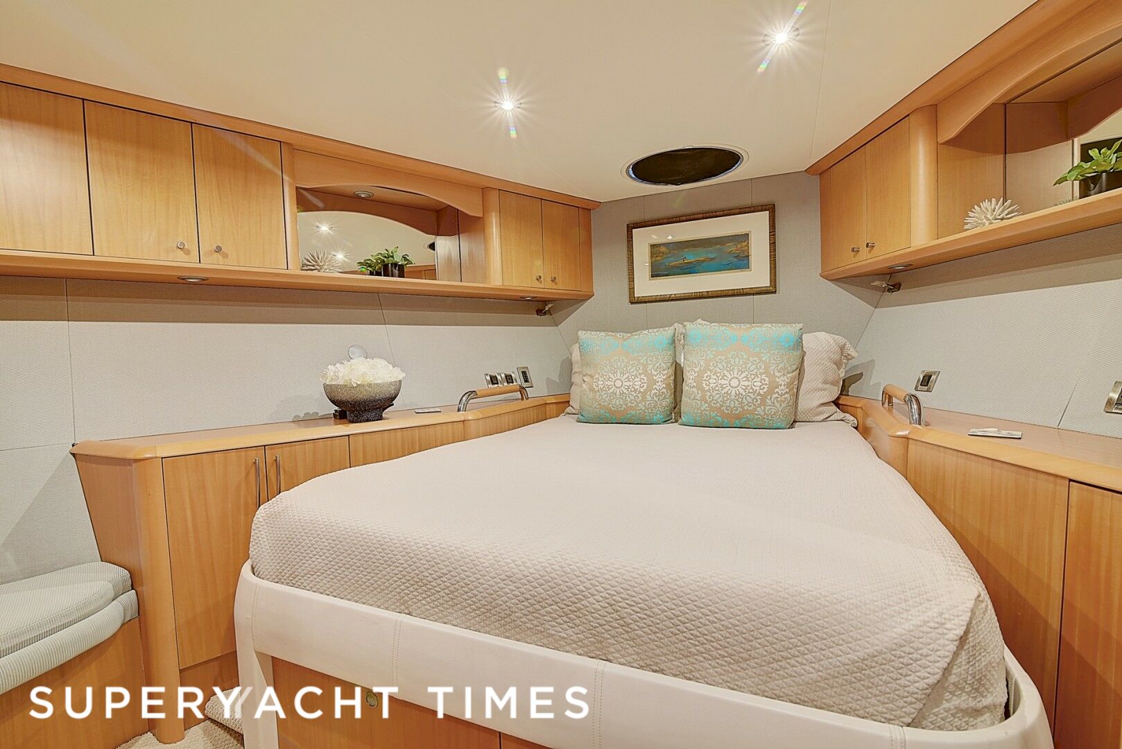 35m Lazzara LMY 116 motor yacht Serenity for sale