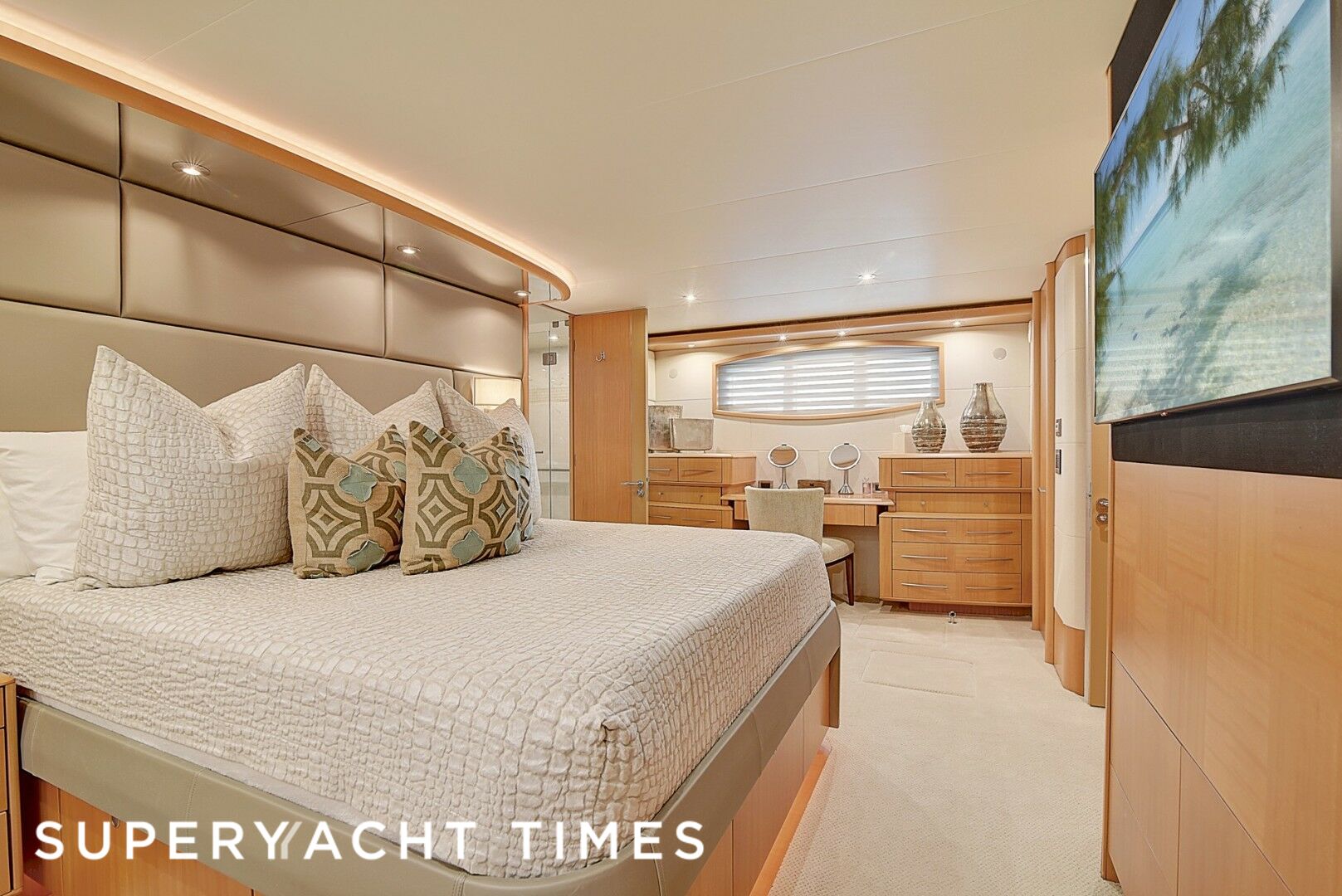 35m Lazzara LMY 116 motor yacht Serenity for sale