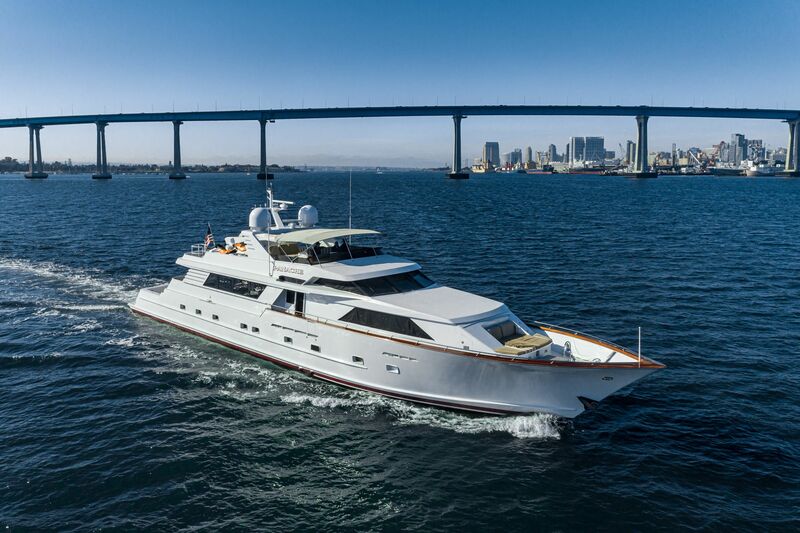 34m Broward motor yacht Panache leased