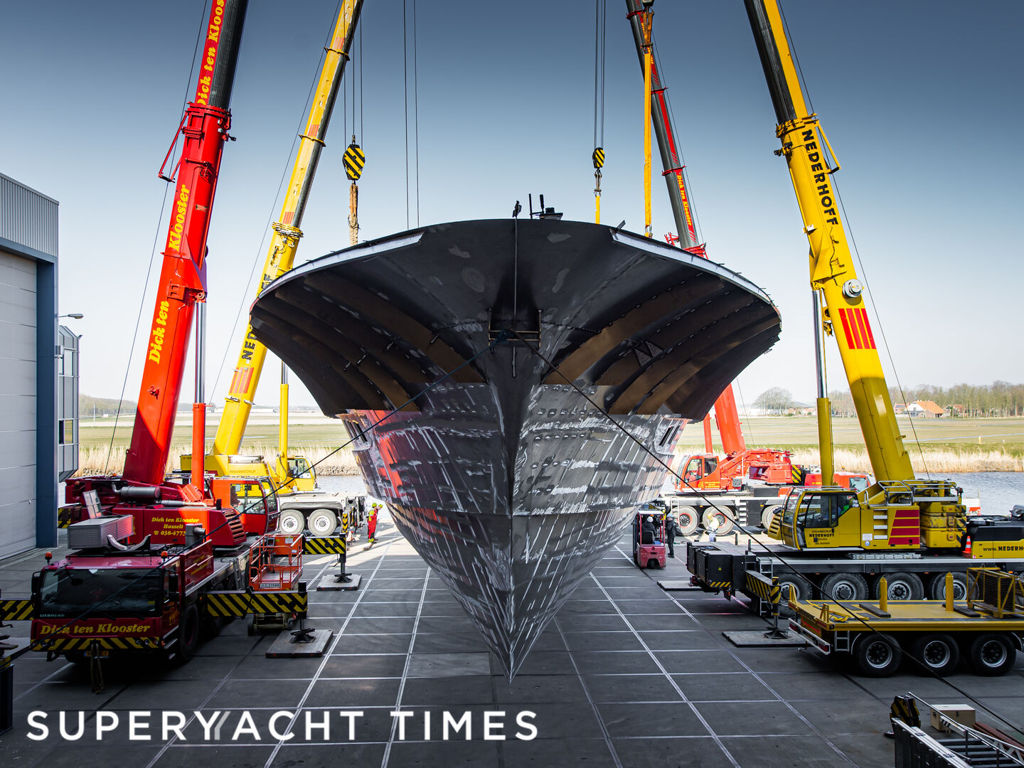 Build update: Hull of 52m sportfish superyacht Project 406 turned at ...