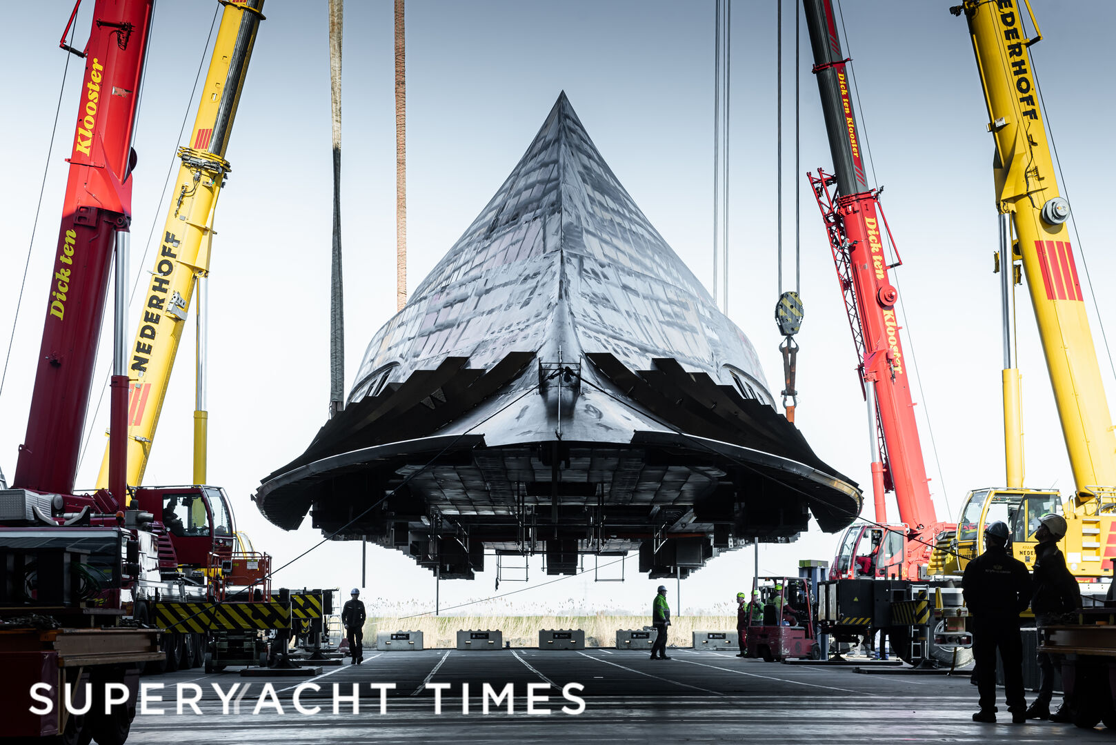 Build update: Hull of 52m sportfish superyacht Project 406 turned at ...