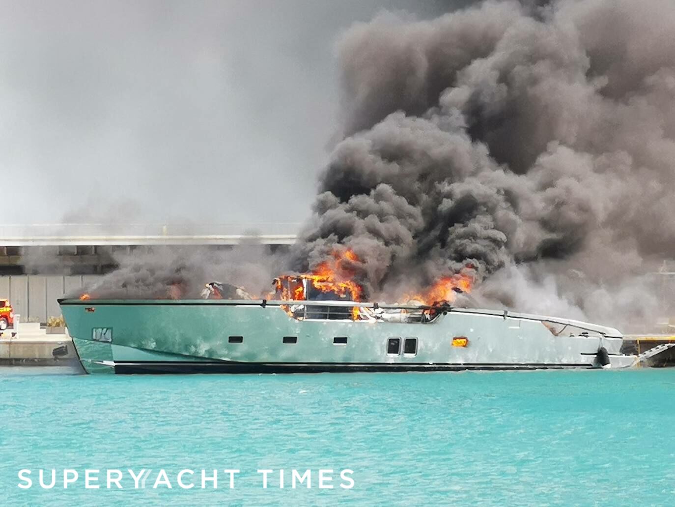 Fire severely damages 27m Sanlorenzo yacht Pesa in Valencia, Spain