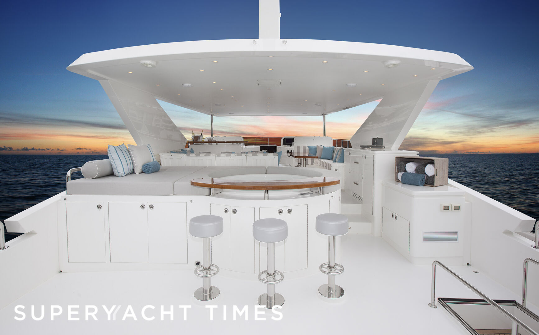 Sold: 31m yacht Cutting Edge