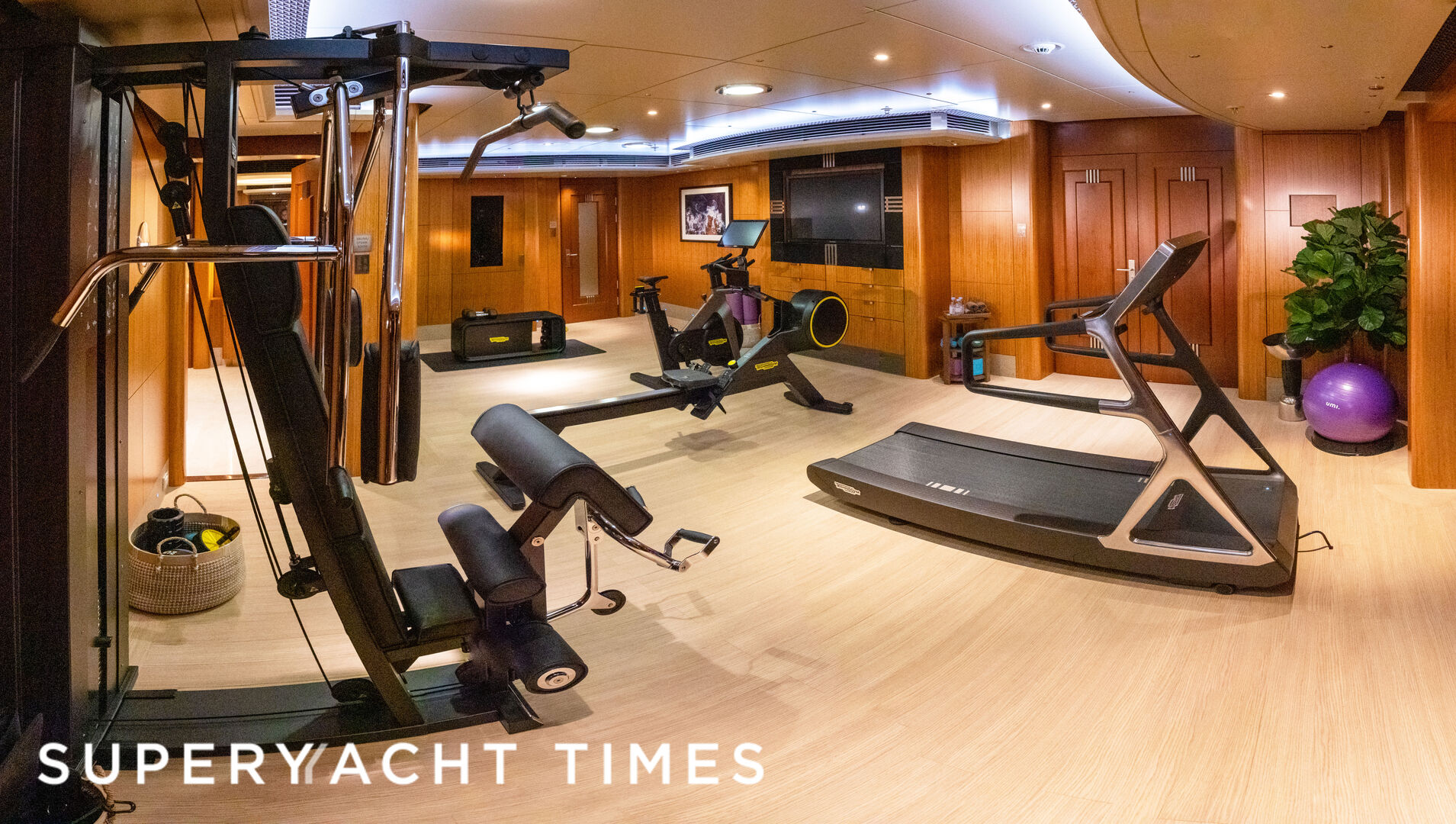 Onboard Octopus: Interior of Paul Allen's legendary 126m superyacht ...