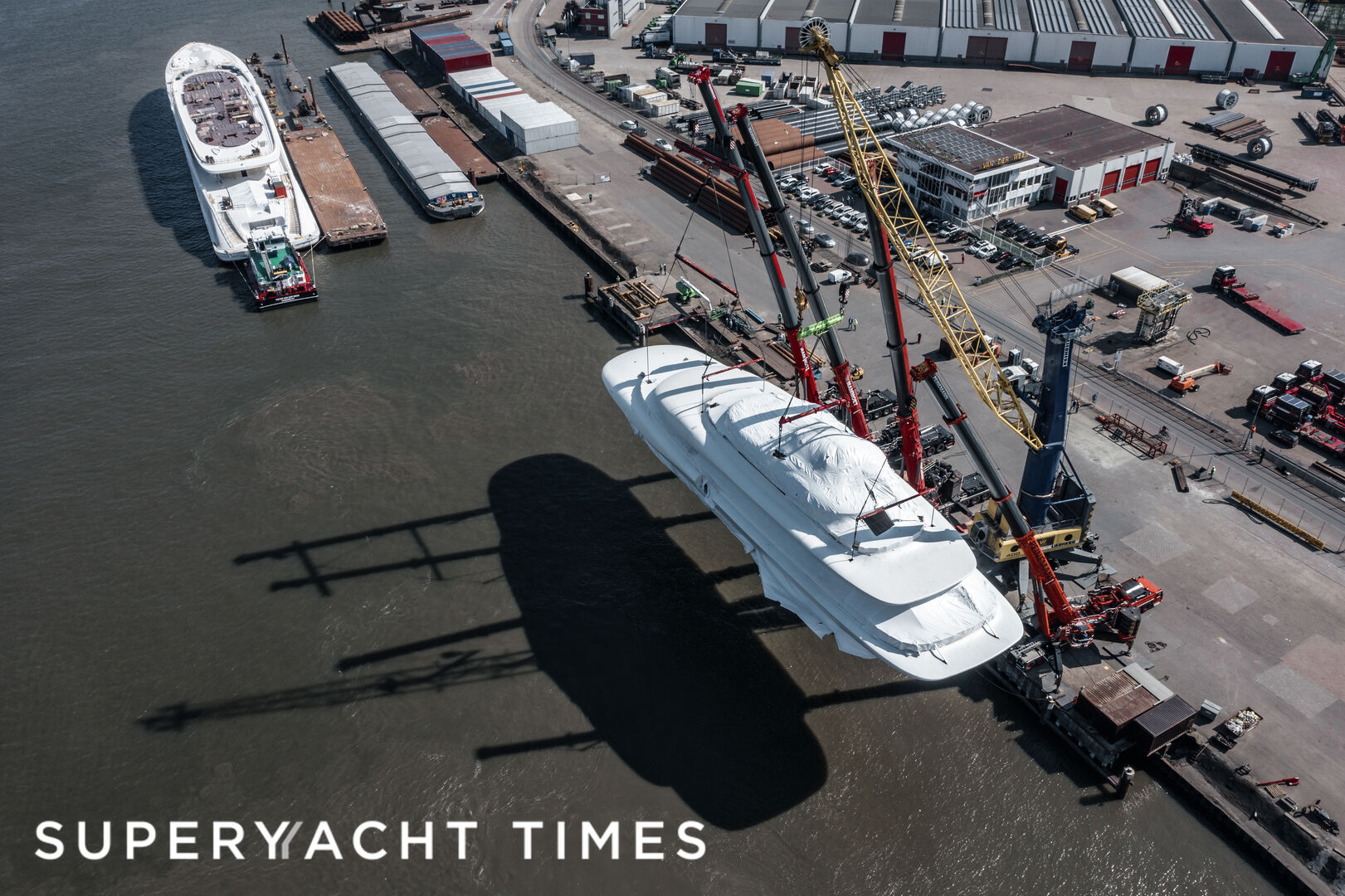 In pictures: Hoisting the superstructure of the 119m Feadship Project 821