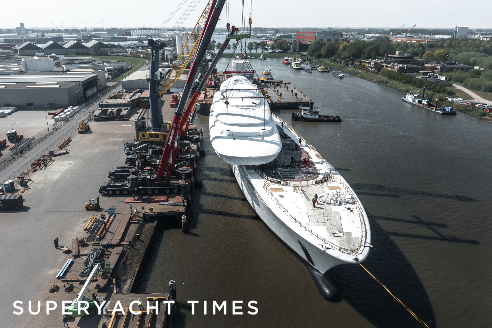In pictures: Hoisting the superstructure of the 119m Feadship Project 821