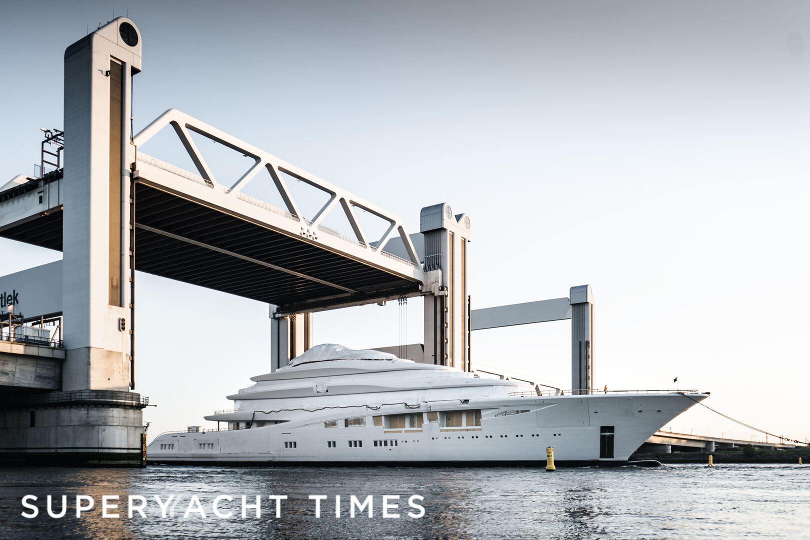 Video: Feadship's largest ever superyacht 119m Project 821 moves to ...