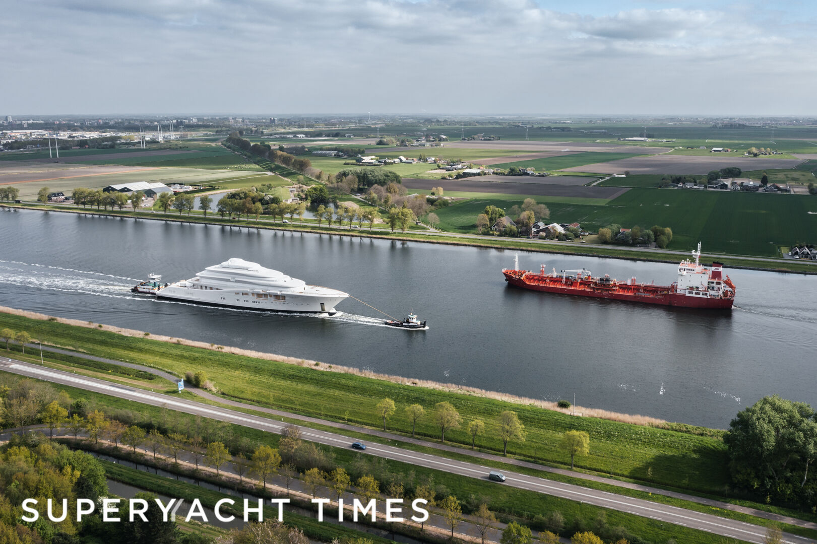 Video: Feadship's largest ever superyacht 119m Project 821 moves to ...