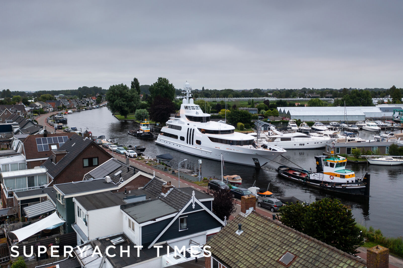 In pictures: 52m Feadship superyacht Gallant Lady in transit
