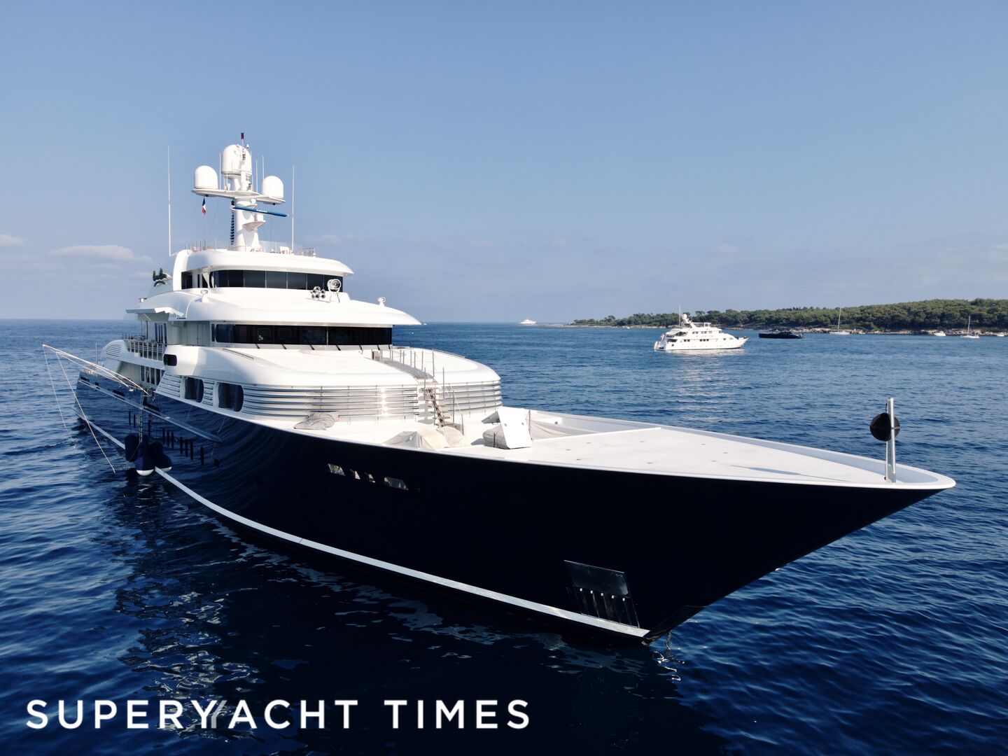 Trinity superyacht Cocoa Bean on the French Riviera
