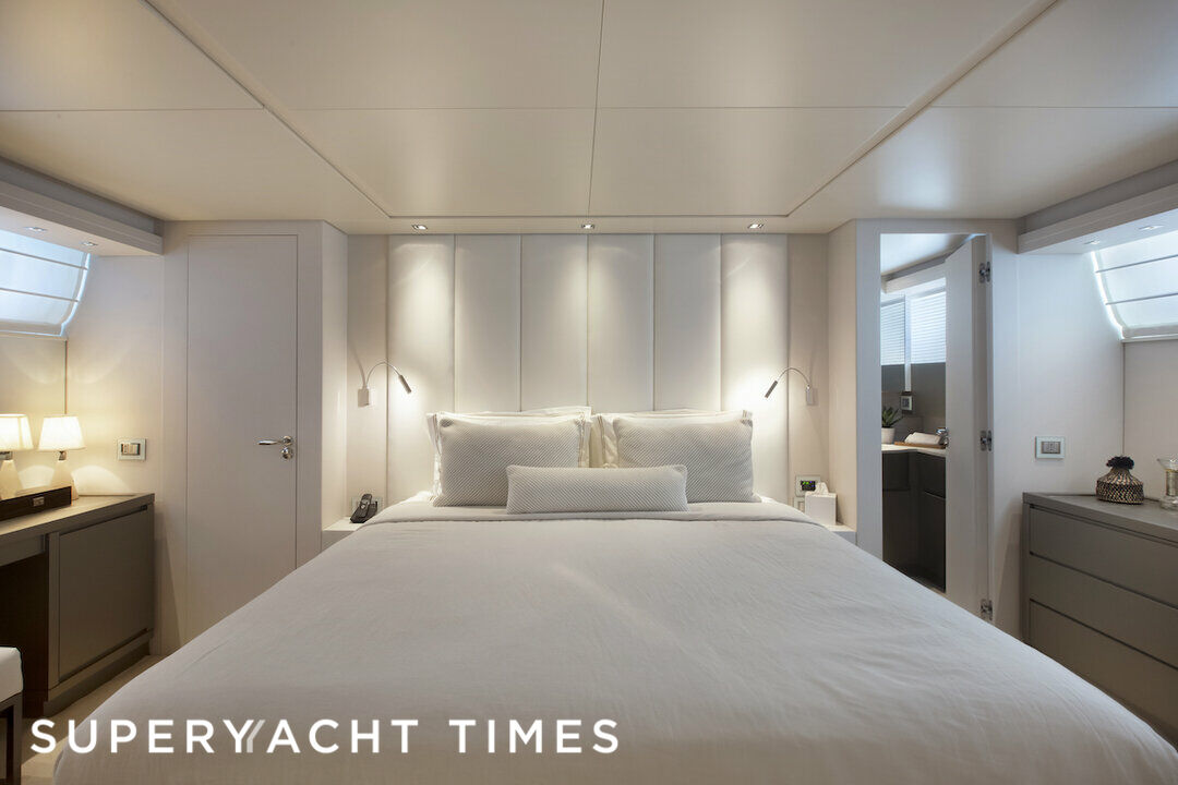 25m Sanlorenzo SL82 motor yacht sold