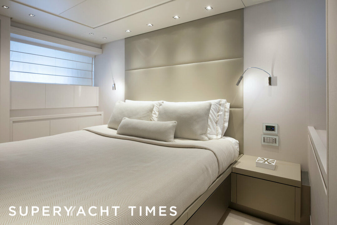 25m Sanlorenzo SL82 motor yacht sold