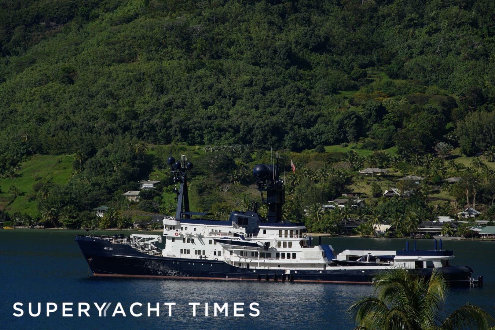Explorer yacht Arctic P in French Polynesia