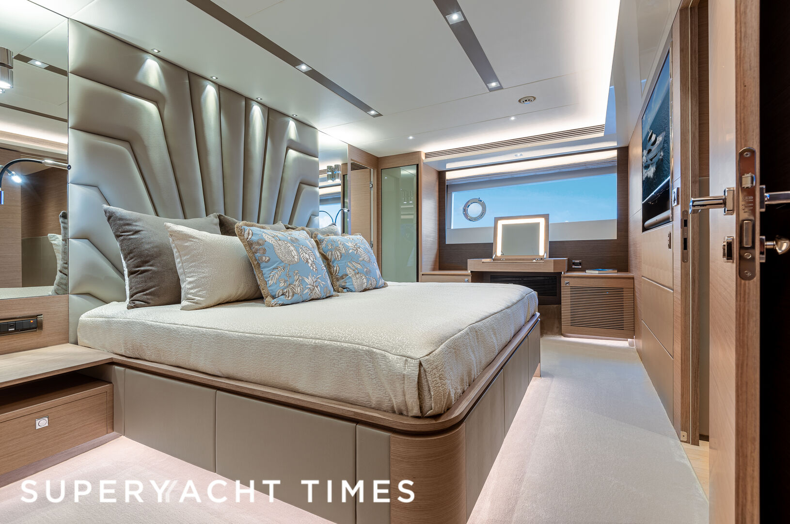 Horizon Yachts’ first-ever 29m E90 motor yacht delivered and named Lazy ...