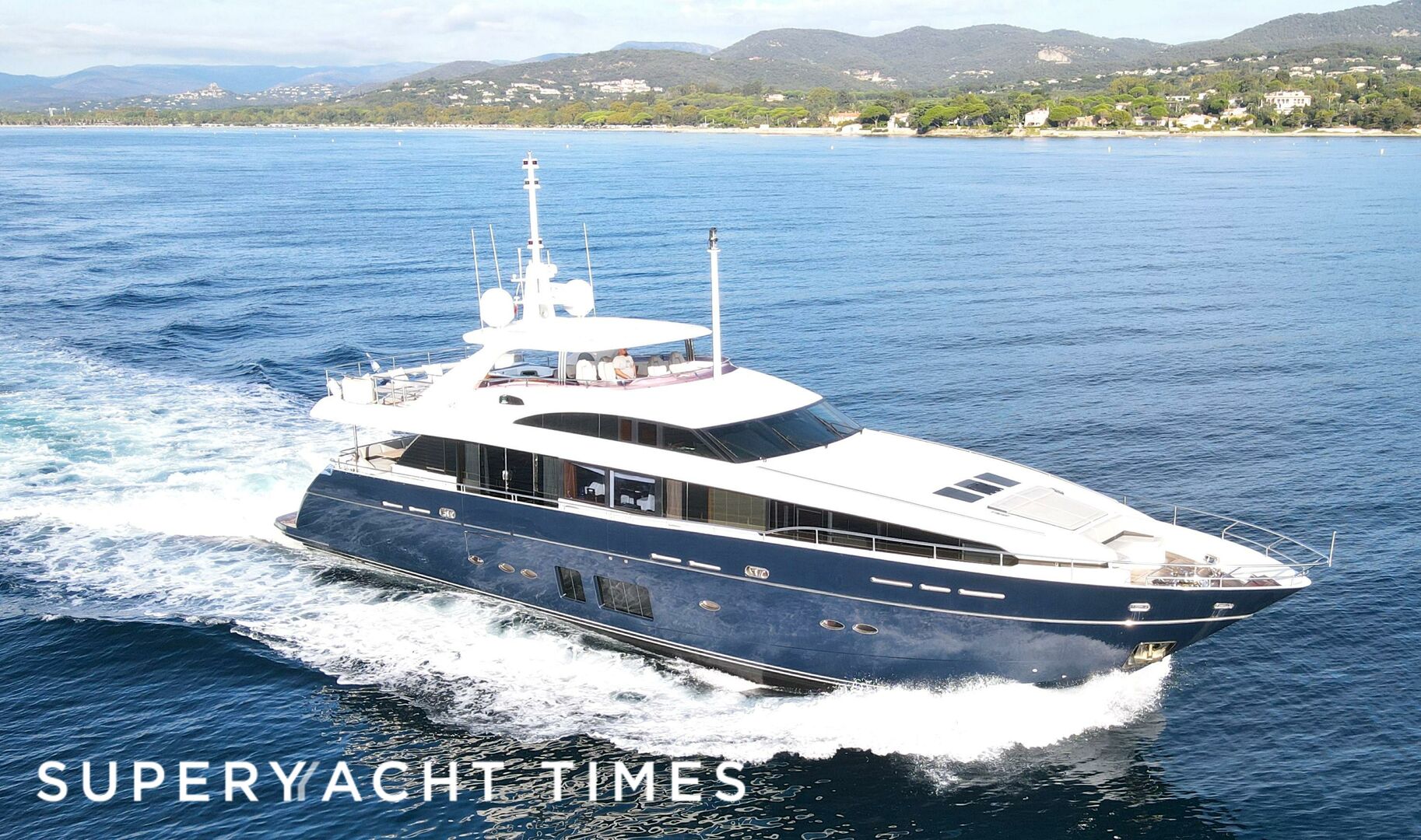 32m Princess motor yacht Fly sold and renamed Beachfront II