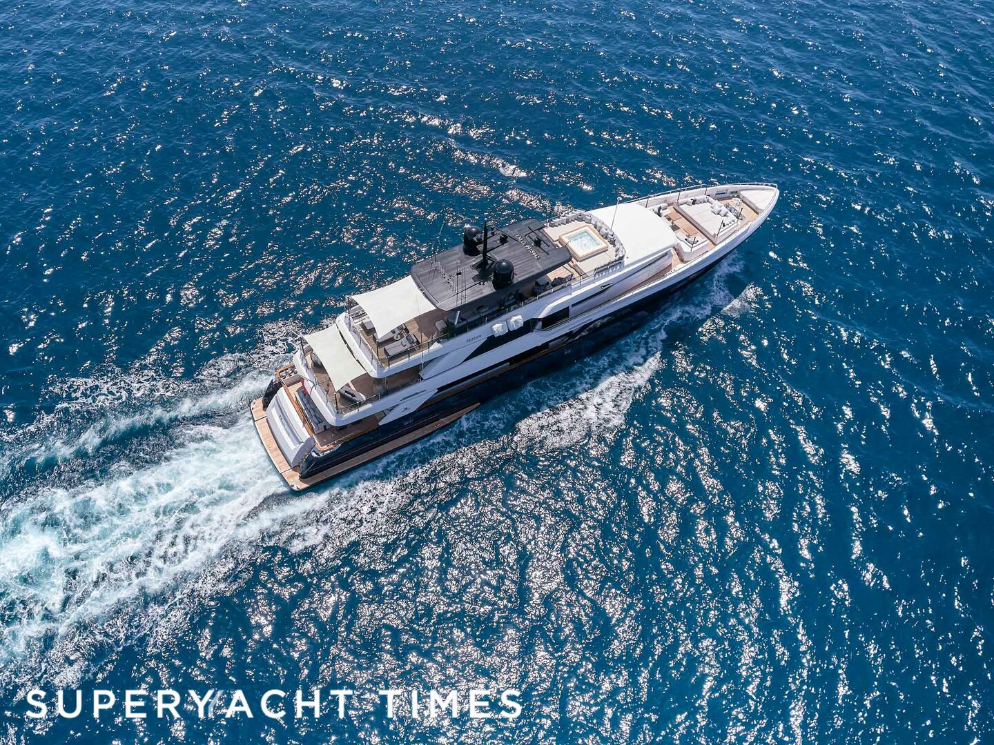 Onboard the 42m Custom Line superyacht Horizon