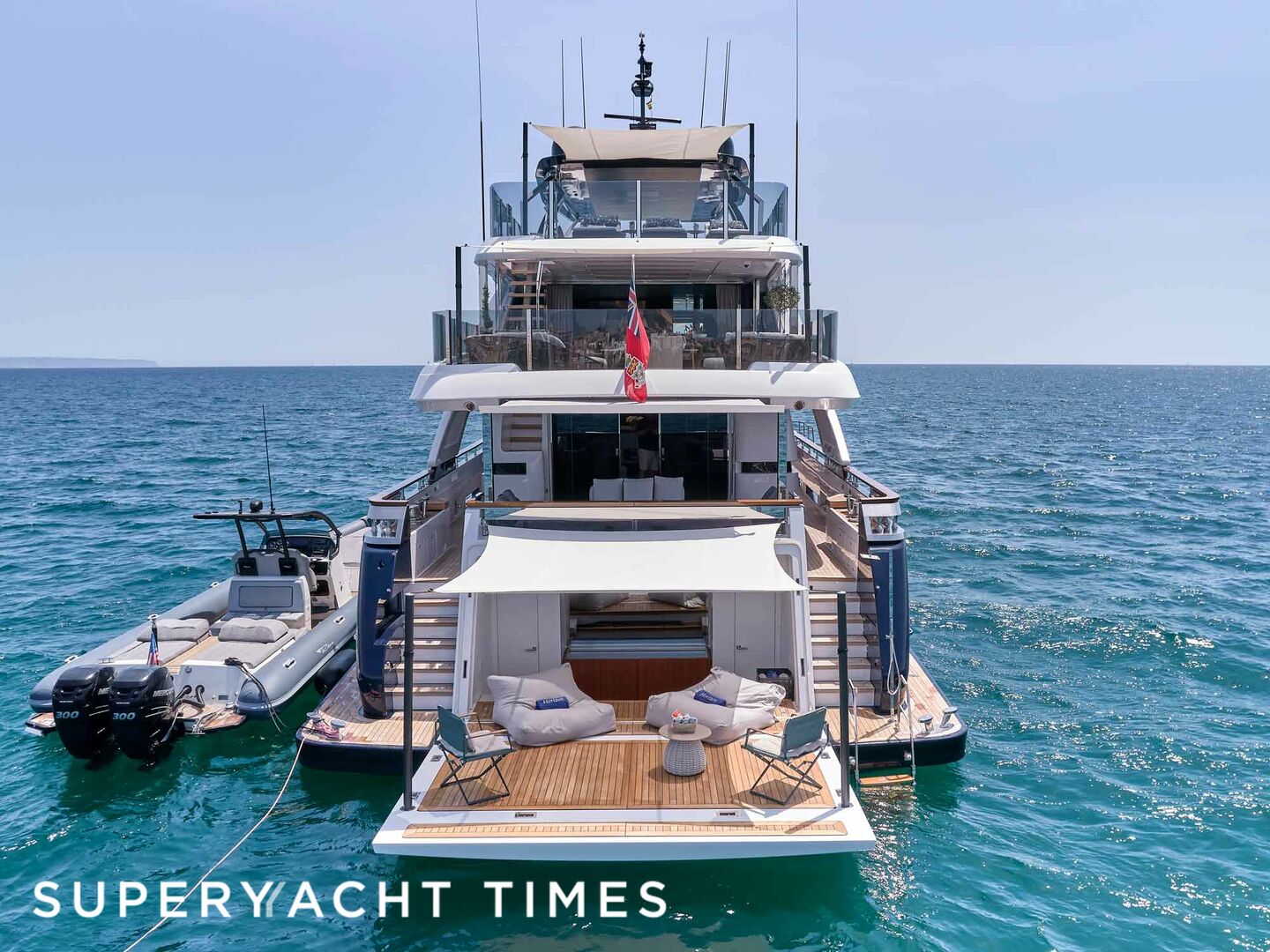 42m Custom Line motor yacht Horizon sold